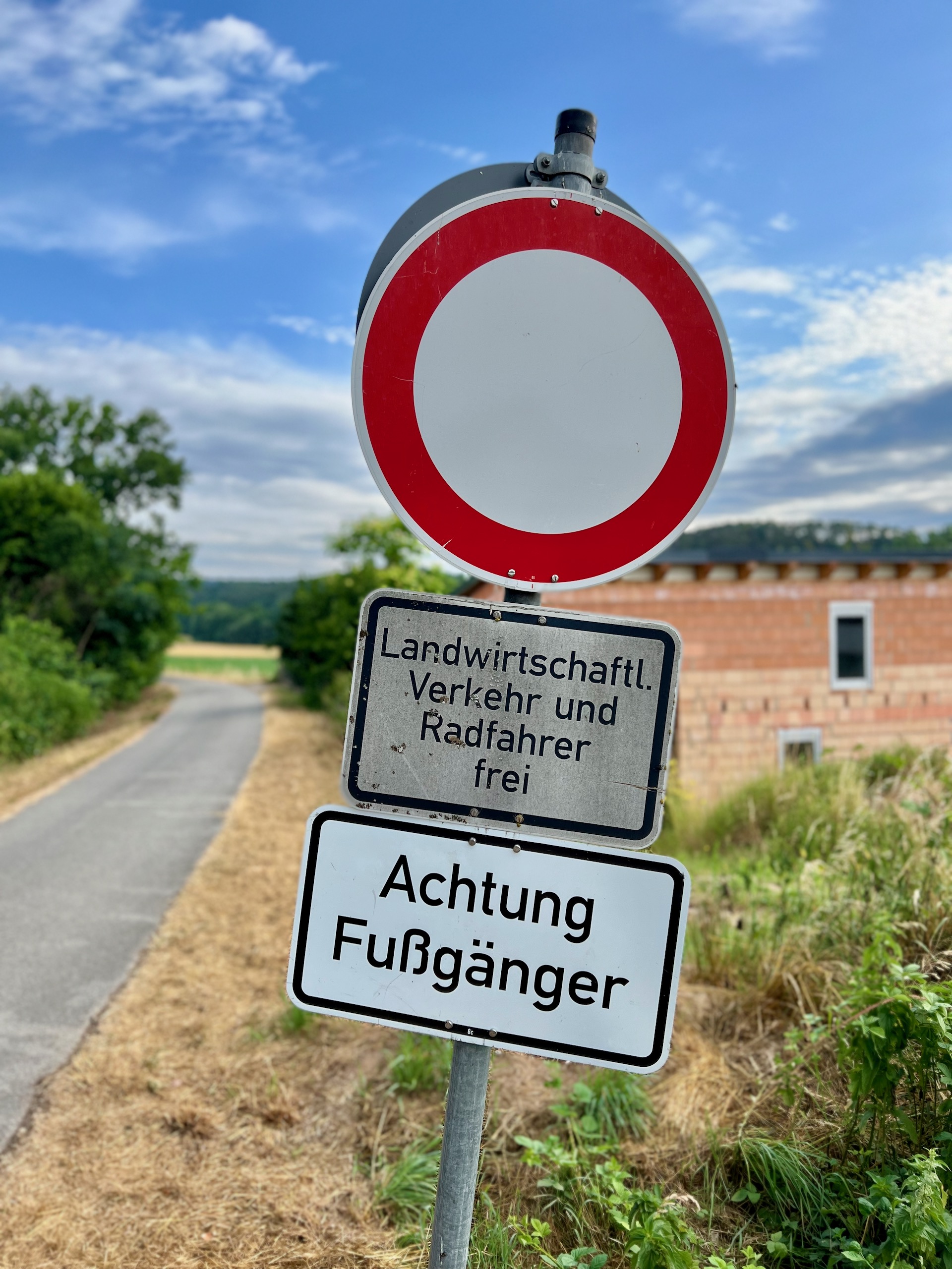 "Durchfahrt verboten"-Zeichen 250 mit Zusatz: Unklarheit wegen Ausnahmen